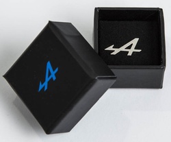 Pin's ALPINE en Laiton issu de la Collection Officielle ALPINE